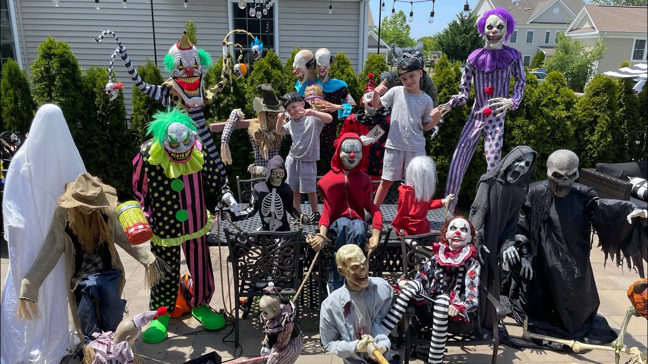 Spirit Halloween animatronic collection - YouTube