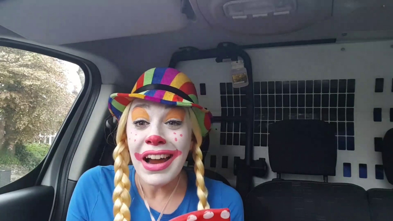 A Message From Minnie The Clown to Amy, a little girl in hospital - YouTube