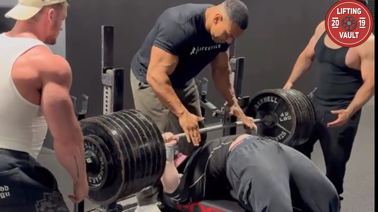 Larry Wheels Spots A Teenager Benching 800 lbs - YouTube