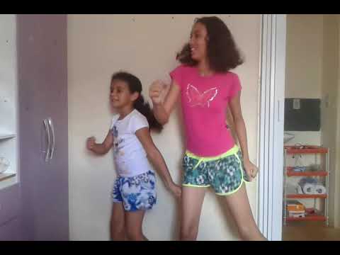 as meninas  dançando
