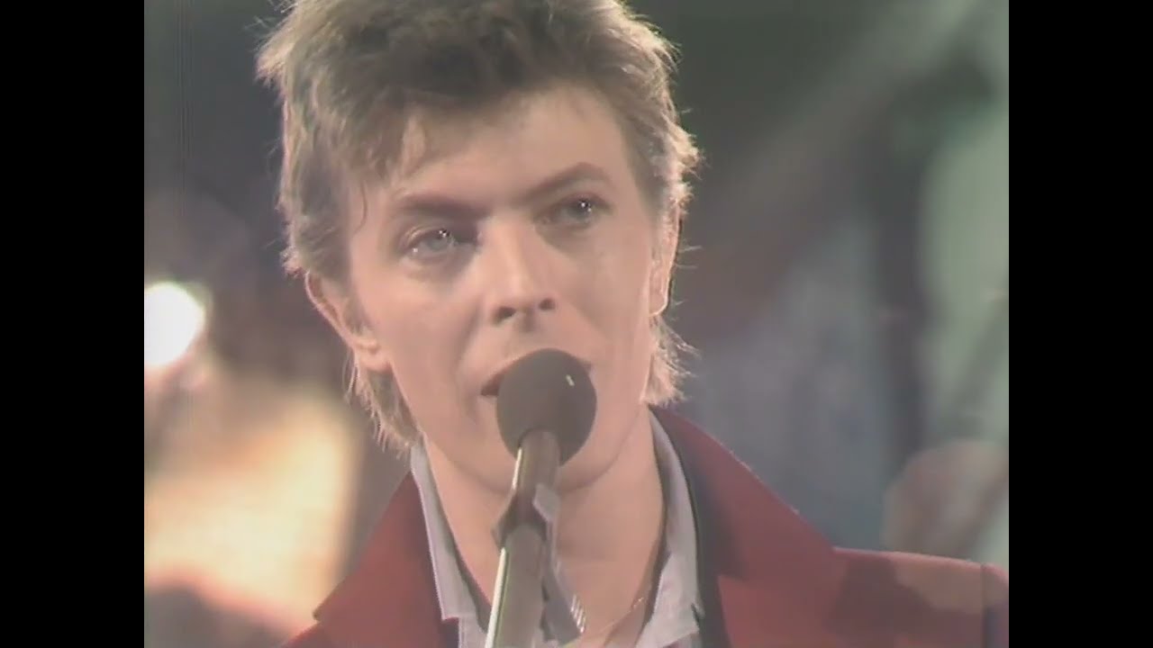 David Bowie - Heroes (Live 1977) - YouTube