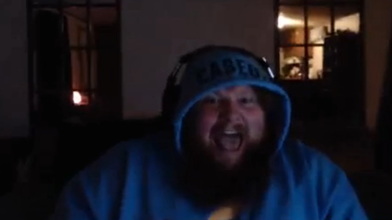 CaseOh gets Jumpscared so hard - YouTube