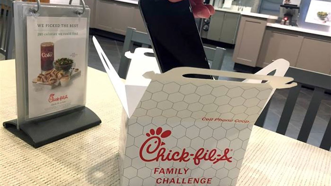 Chick-Fil-A's Cell Phone Challenge Is A Hit | What's Trending Now - YouTube