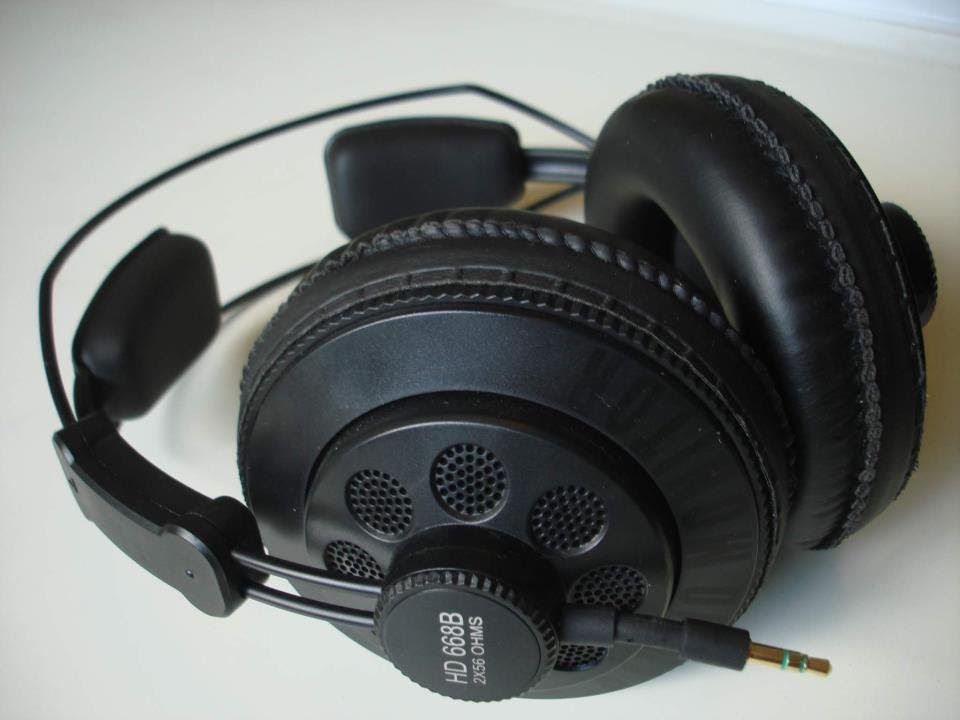 Superlux HD668B - Unboxing with macros - YouTube