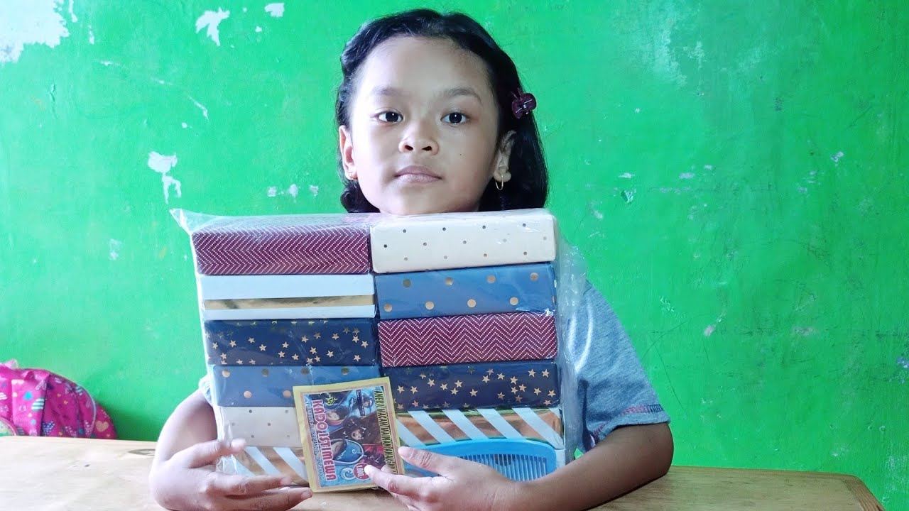 Adiba Unboxing Kado 10 Ribu - YouTube