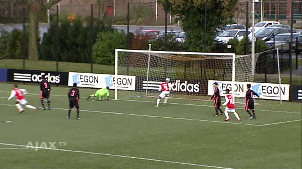 Ajax D1 speelt topper, Ajax A1 haalt uit - YouTube