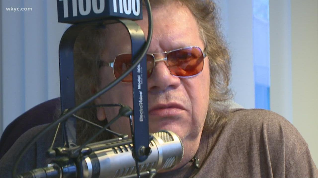 Tributes pour in for "The Voice of Cleveland," Mike Trivisonno - YouTube