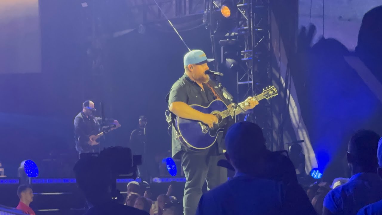 Luke Combs- Fast Car (Live @ American Family Field in Milwaukee, WI 4 ...