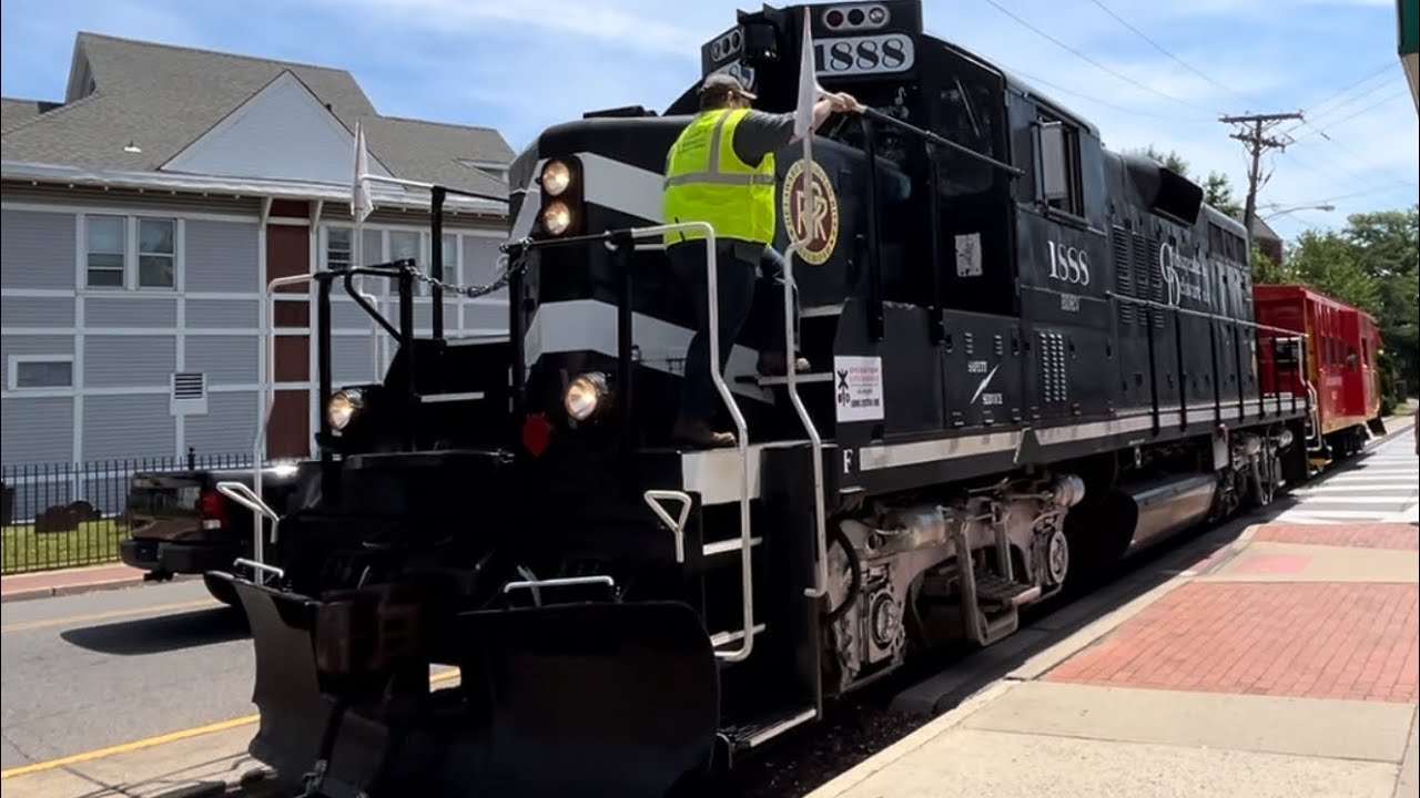 Chesapeake And Delaware (BDRV) GP9U 1888 Train JB-X Freehold NJ - YouTube