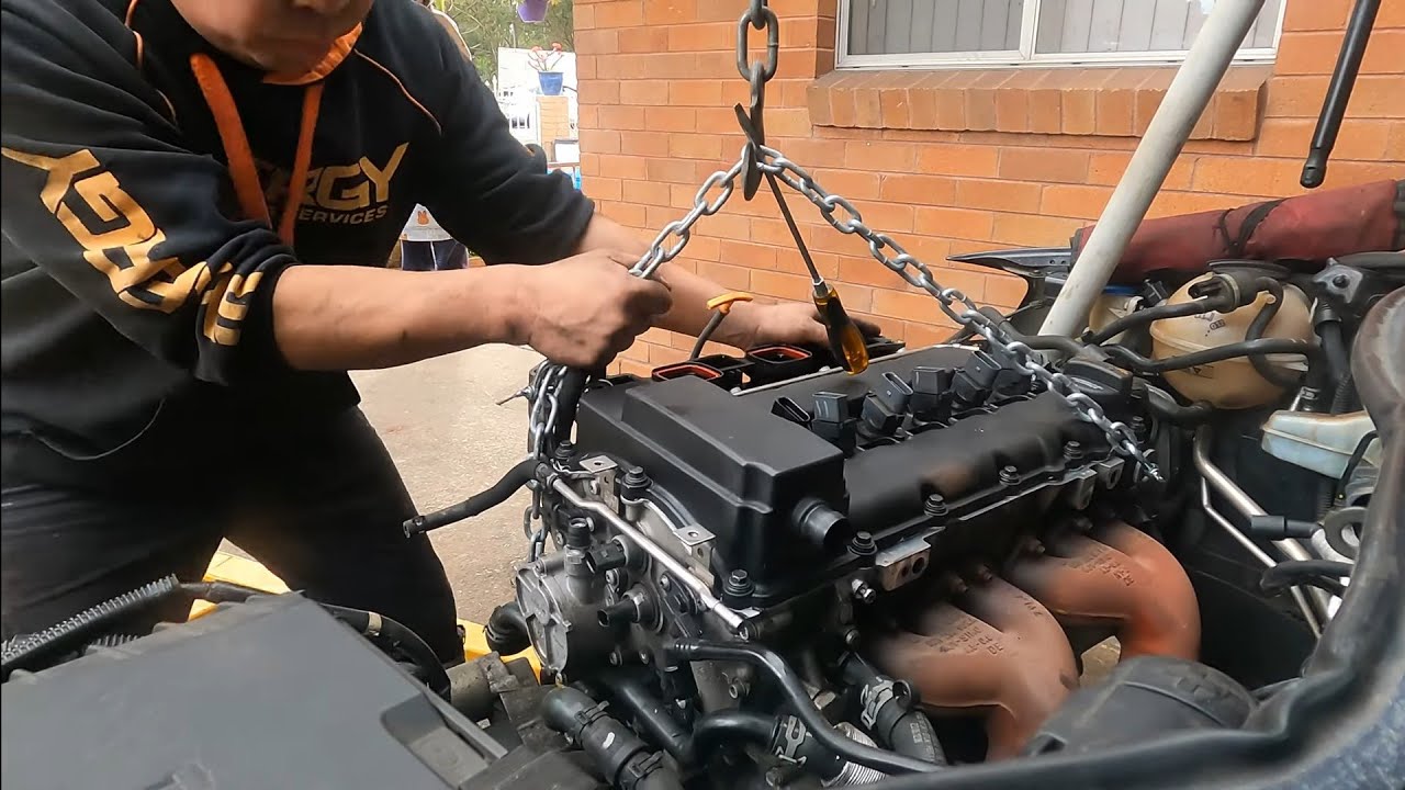 VW R36 2008 ENGINE REMOVE - YouTube