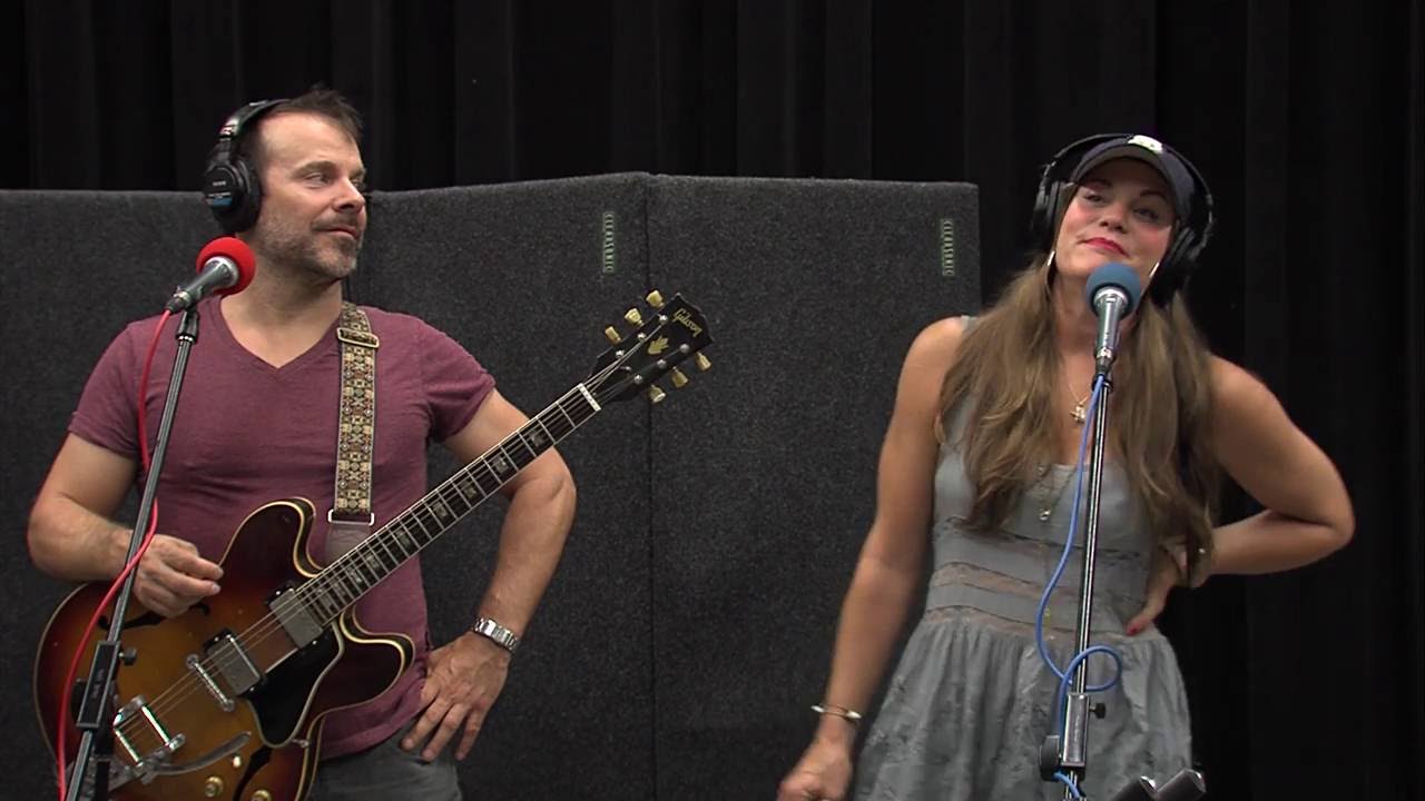 Bonnie Bishop: "Interveiw after Poor Man's Melody" - YouTube