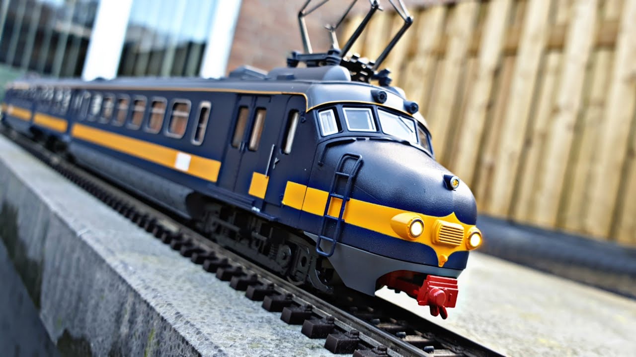 PIKO BENELUX NS 1208 57573 - YouTube