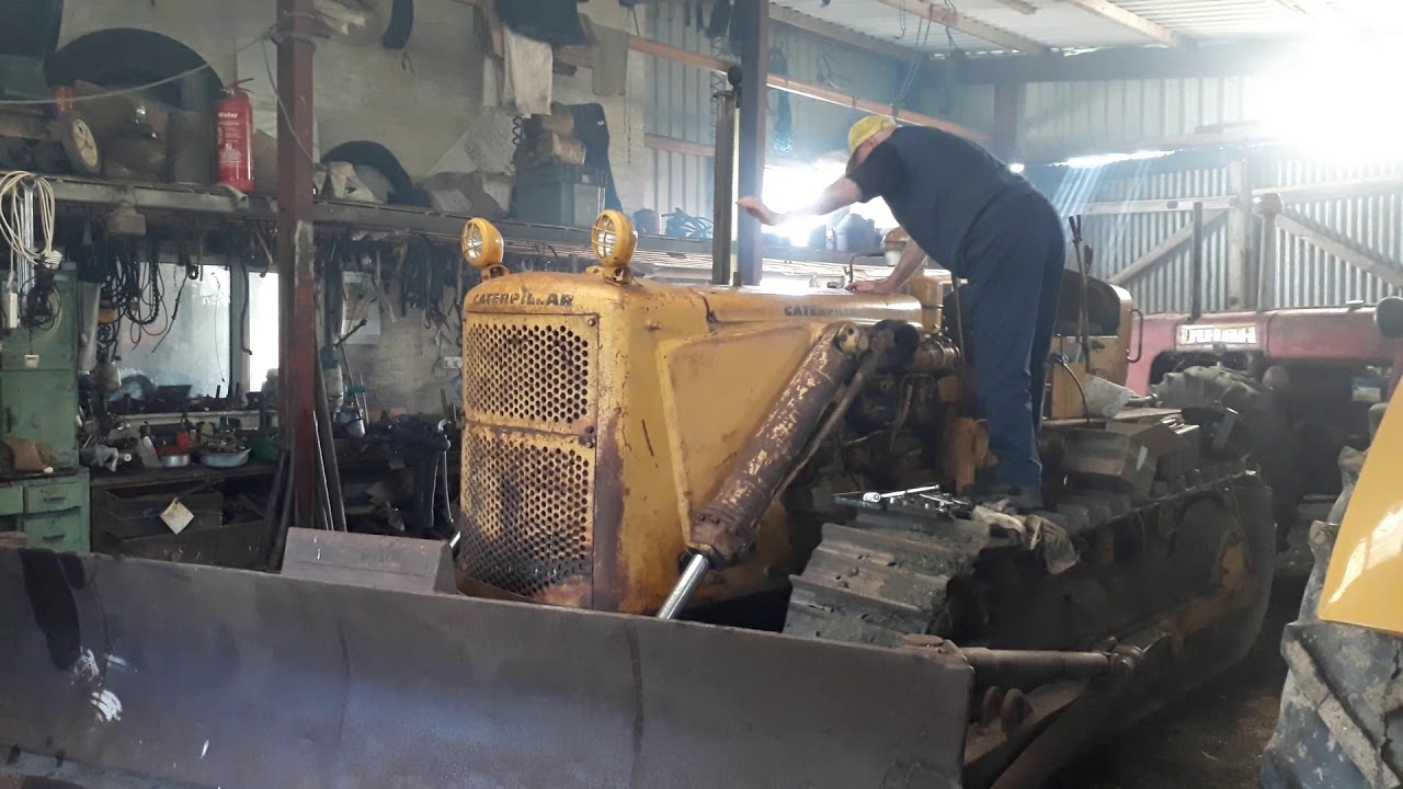 Cat d6 9u cold start - YouTube