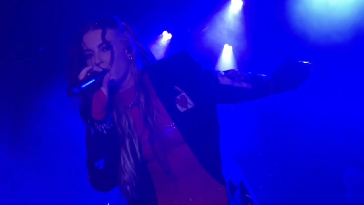 Cherry - Fletcher (Live Paris 2022) - YouTube