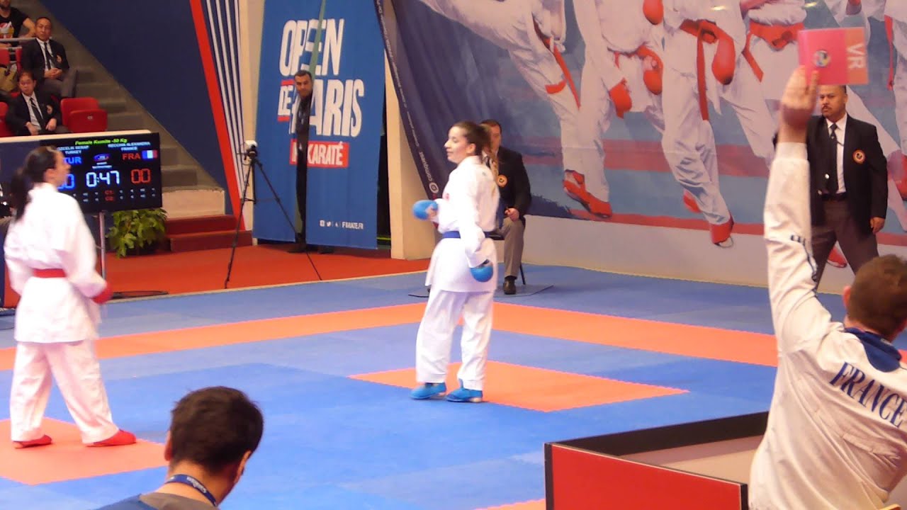 Karate 1 Paris 2016 kumite female -50 Kg, FRA Recchia vs TUR Ozcelik ...