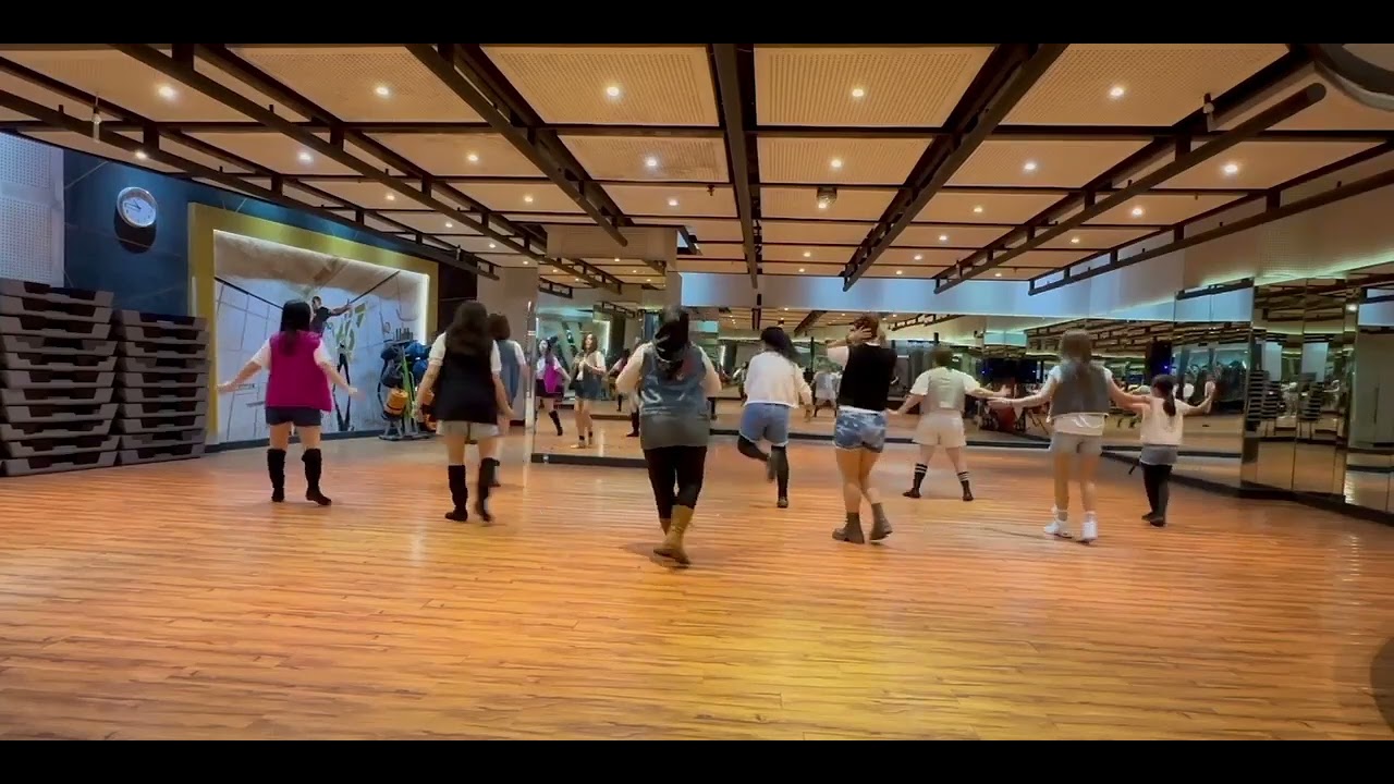 Don't Look Any Further Line Dance Demo by Lora & D'Vizta Lady - YouTube