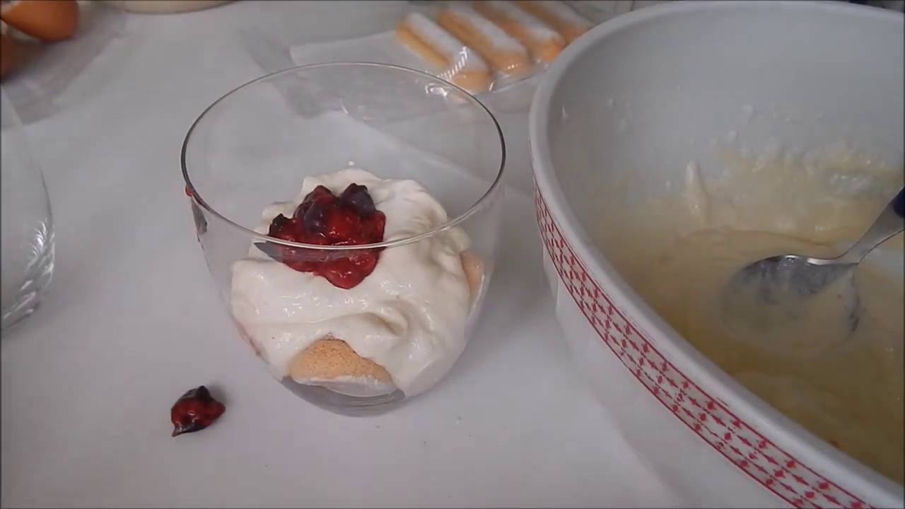 RECETTE : Tiramisu aux Fruits Rouges - YouTube