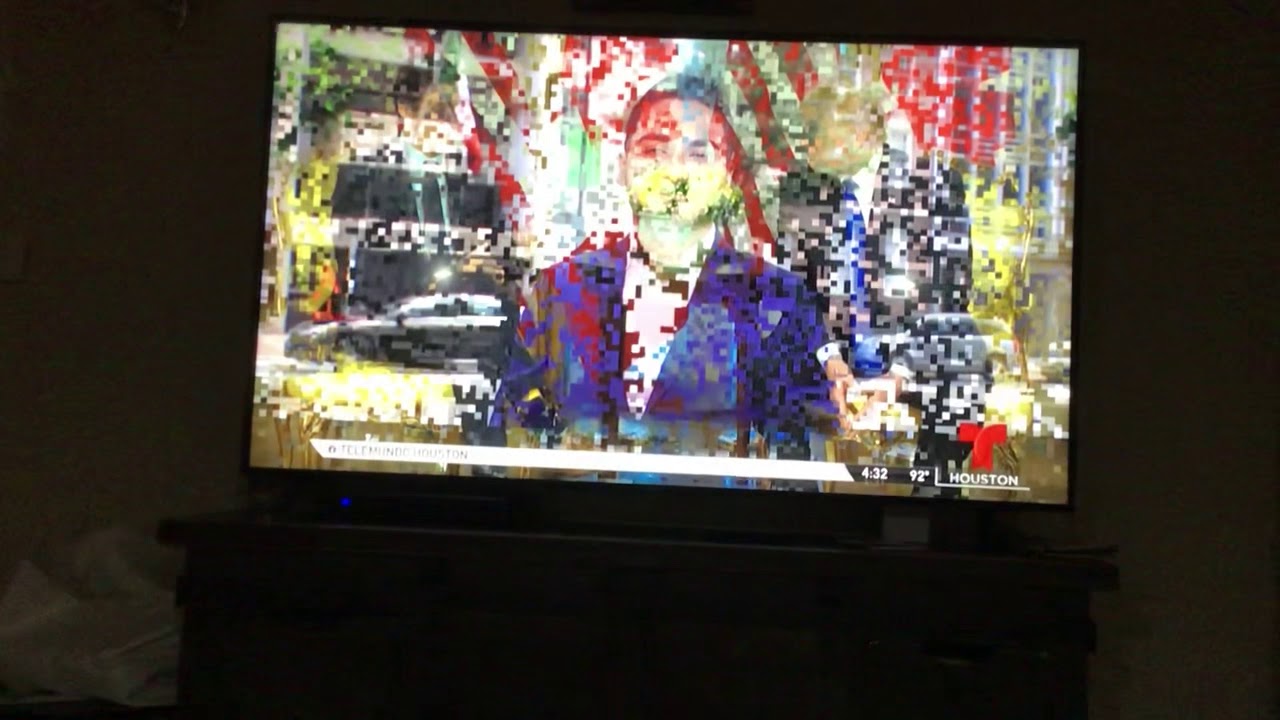 Very weird tv glitch - YouTube