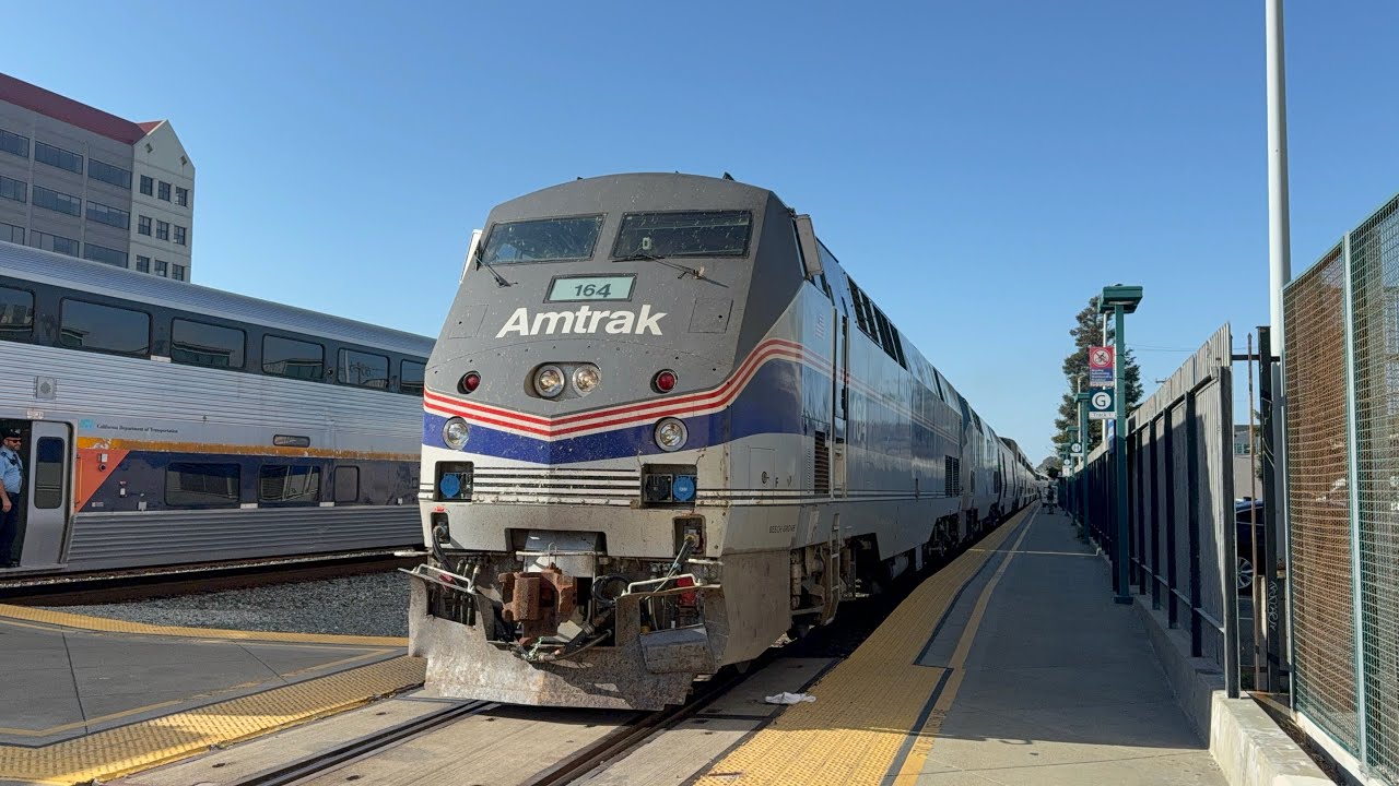 Amtrak Capitol Corridor 736 & Amtrak California Zephyr 5 At Emeryville ...