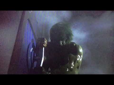 The Incredible Hulk Pilot Hulk breaks through first hatch scene