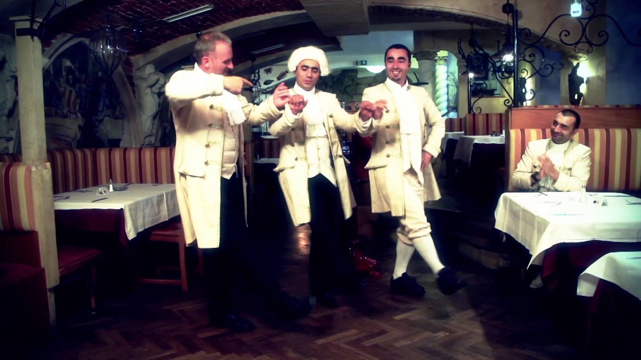 Artyom Varosyan KLEZMER dance with Mozart in Vienna - YouTube