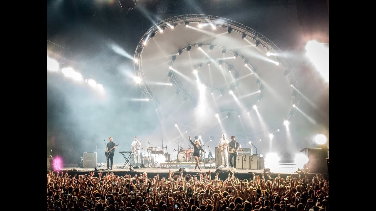 Paramore Live in Manchester 2018 - YouTube