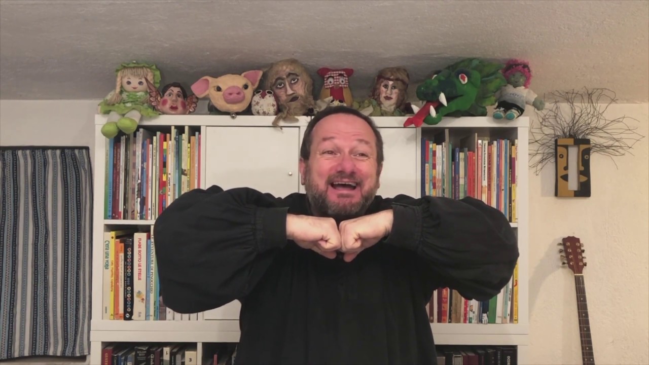 11 - "Gobba, zoppa e collo torto" Fiaba Interpretata da Mirko Revoyera ...