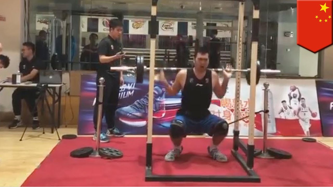 Chinese CBA player crushes squat - TomoNews - YouTube