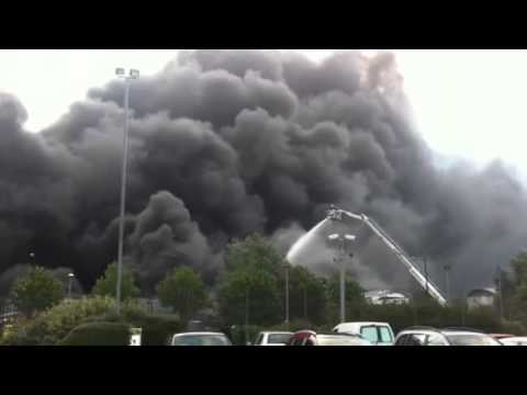 Sony Enfield fire riots - YouTube