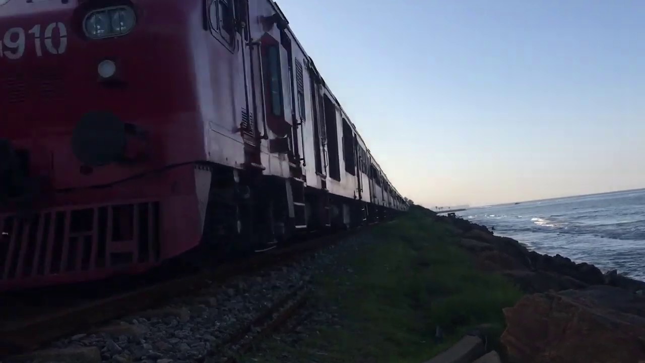 Sri Lankan Beach Train Colombo - YouTube
