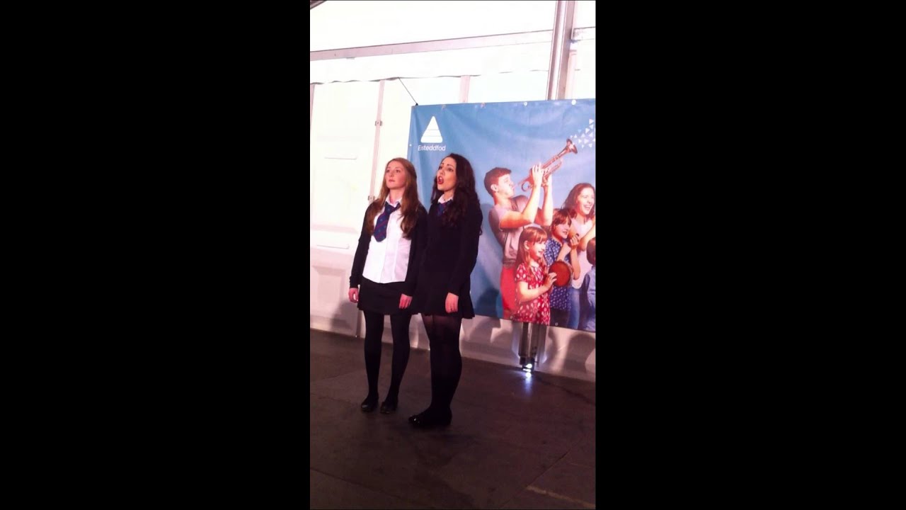 Chloe Wilson and Nia Rees deuawd Urdd eisteddfod 2015 - YouTube