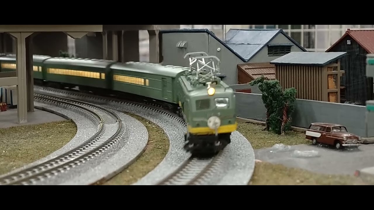 EF58牽引 スハ44系特急「つばめ」(青大将)その1 - YouTube