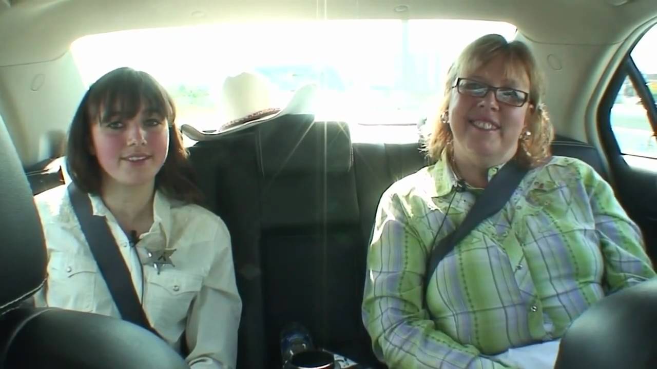 Elizabeth May and Victoria Cate on Twitter & Facebook - YouTube