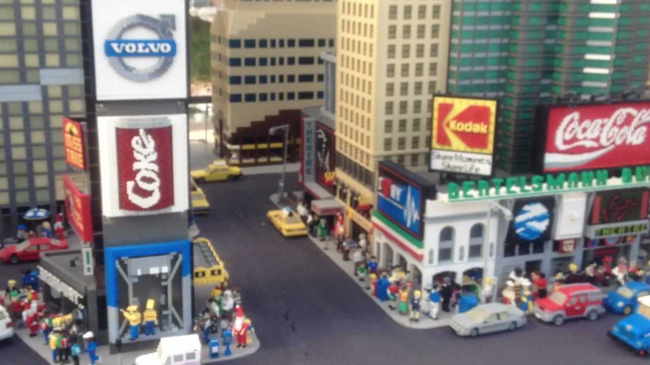 Times Square en Legoland California - YouTube