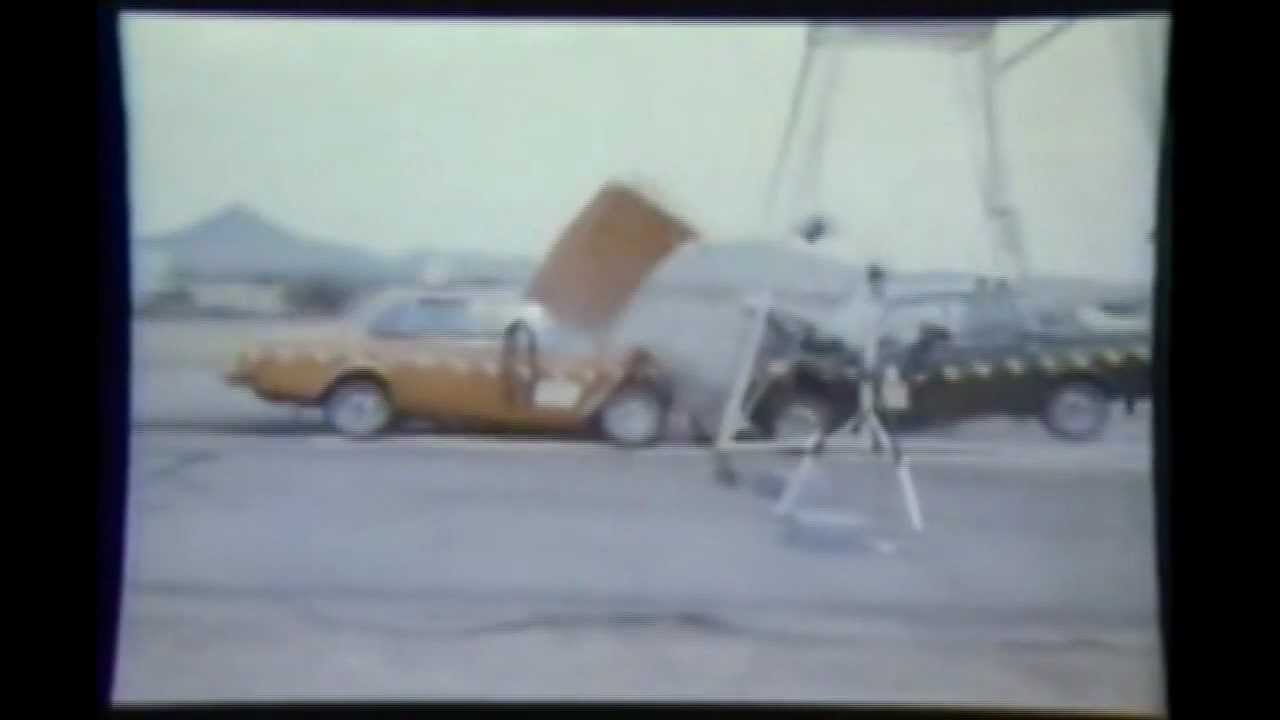 Old-School Volvo 244DL/264DL Airbag Crash Tests - YouTube
