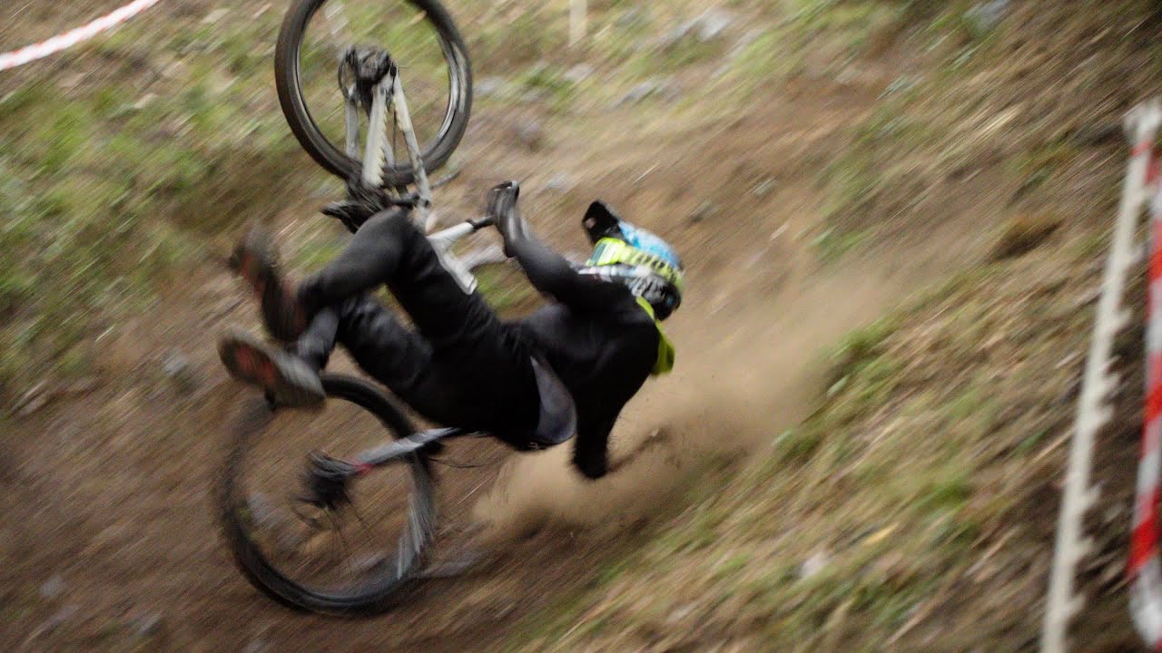 3 Minutes of INSANE MTB CRASHES (Mt Beauty 2023) - YouTube