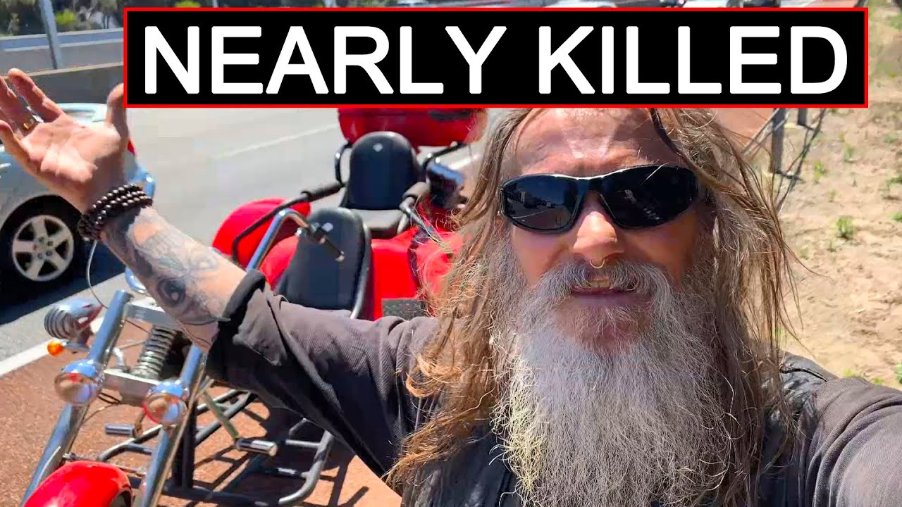 WILD BIKER BUSTED MOTORCYCLE - OH NO NO BRAKES! Near Miss Biker Almost ...