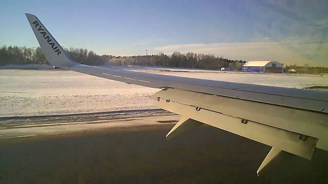 Bumpy landing at Rygge airport - YouTube