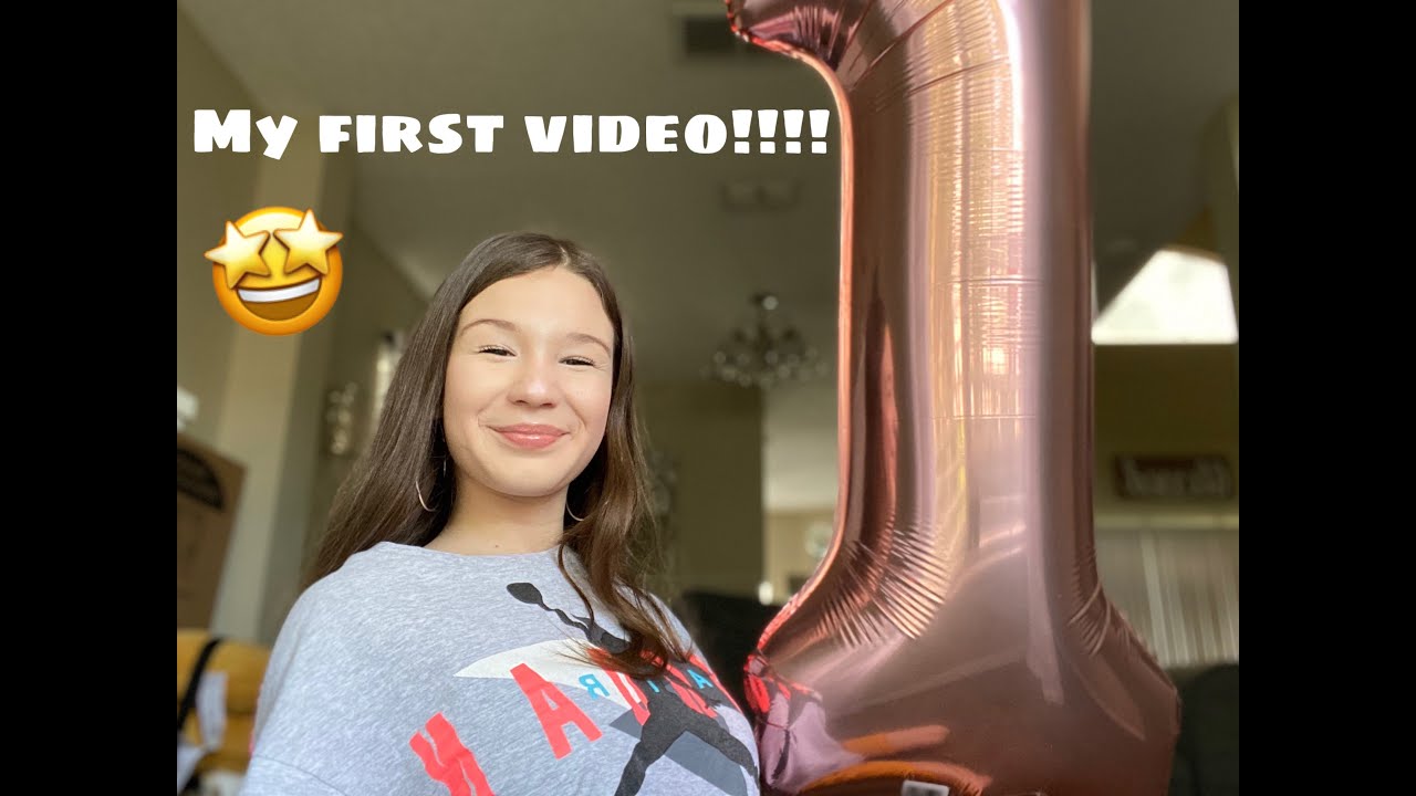 MY FIRST VIDEO!!! Get to know me! (sorry for cringe) - YouTube
