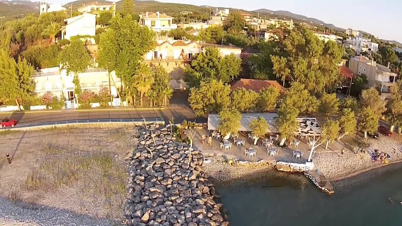 Μικρή Μαντίνεια στο λιμανάκι (!) - YouTube
