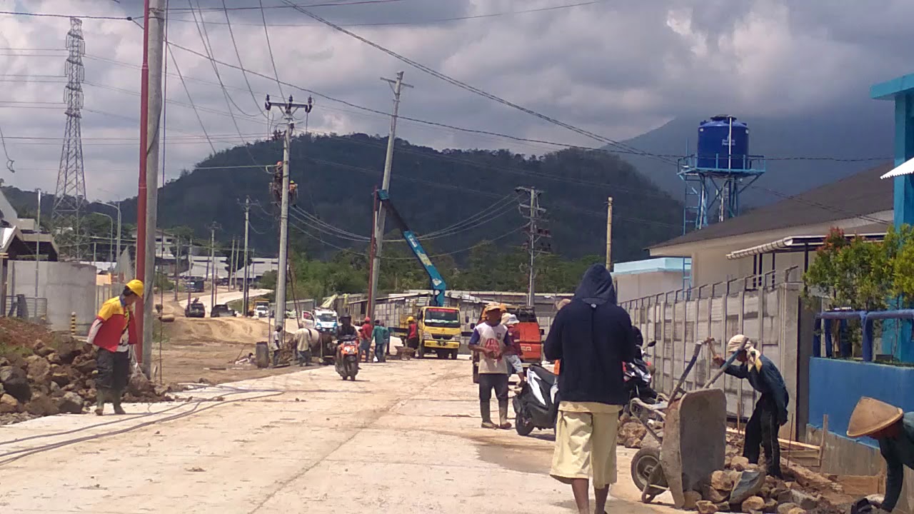 Ngeriiii .... begitu ternyata cara tanam tiang listrik - YouTube