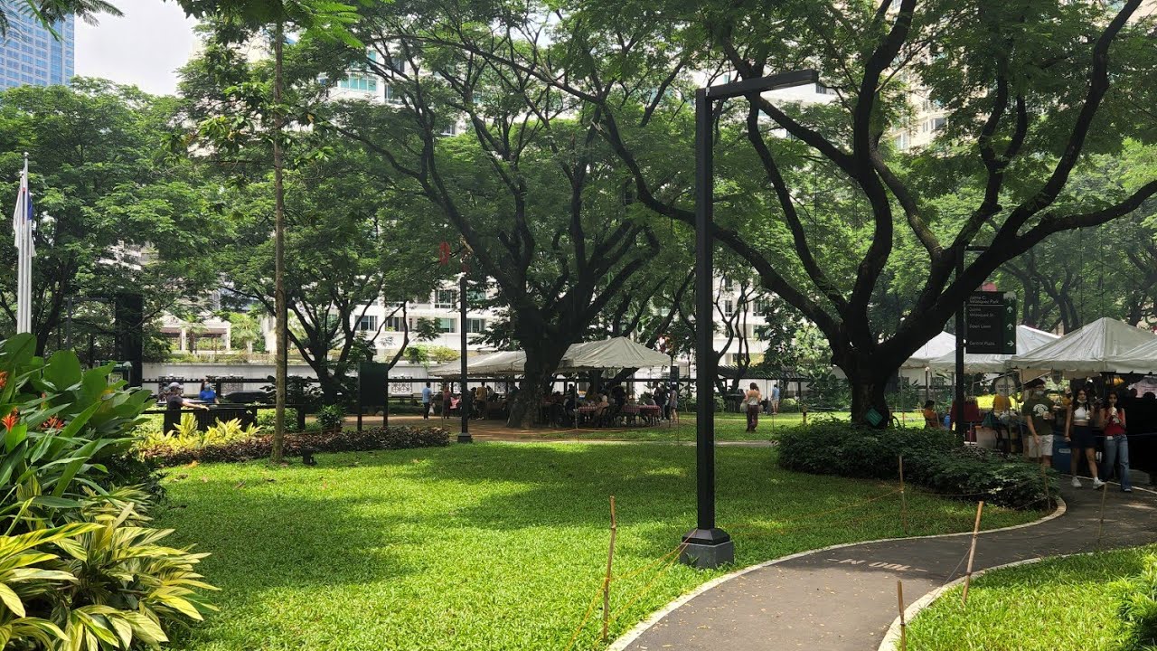 Salcedo Village Weekend Market | Pad Thai | Jaime Velasquez Park ...