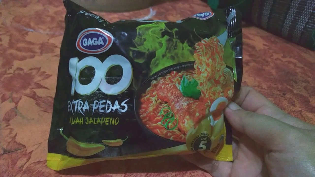 Review mie gaga 100 extra pedas kuah jalapeno - YouTube