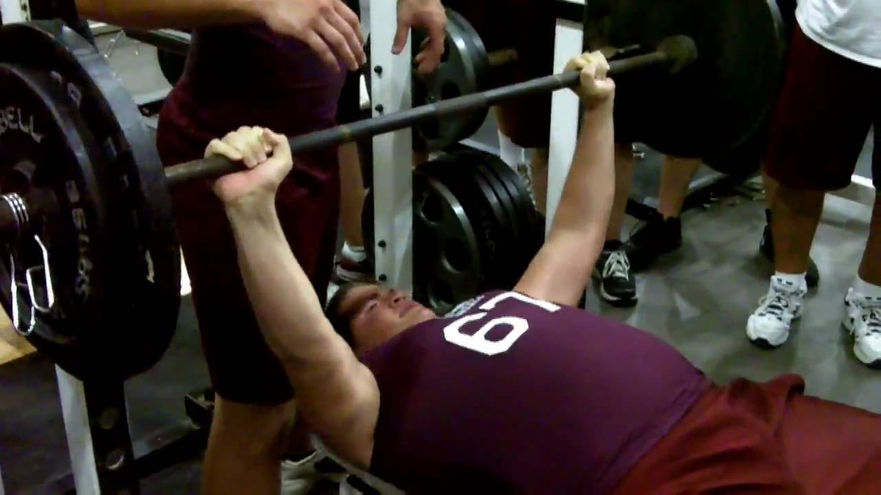 Linemen 205 lb Bench Press Reps 6-22-10.mp4 - YouTube