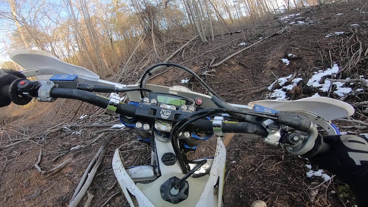 Making progress on single track dirt bike enduro course - YouTube