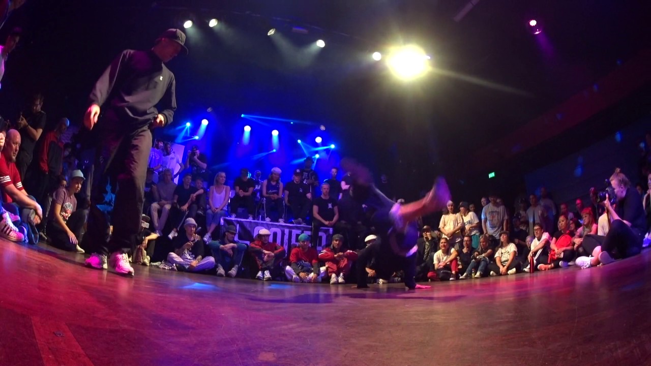 Flow Mo Anniversary XV SemiFinal1 Kuzya vs. Den - YouTube