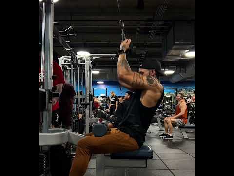 Underhand Narrow Grip Lat Pulldown - YouTube
