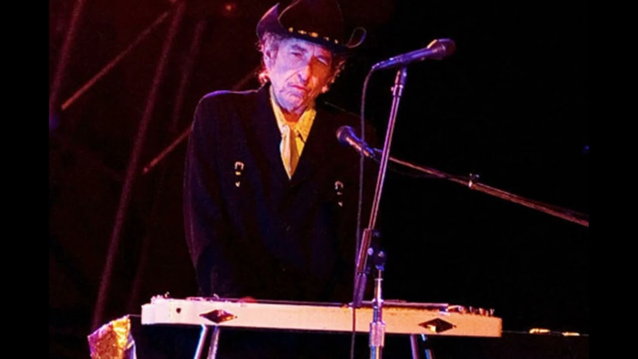 Bob Dylan - Not Dark Yet (Maryhill Winery - July 30, 2005) - YouTube