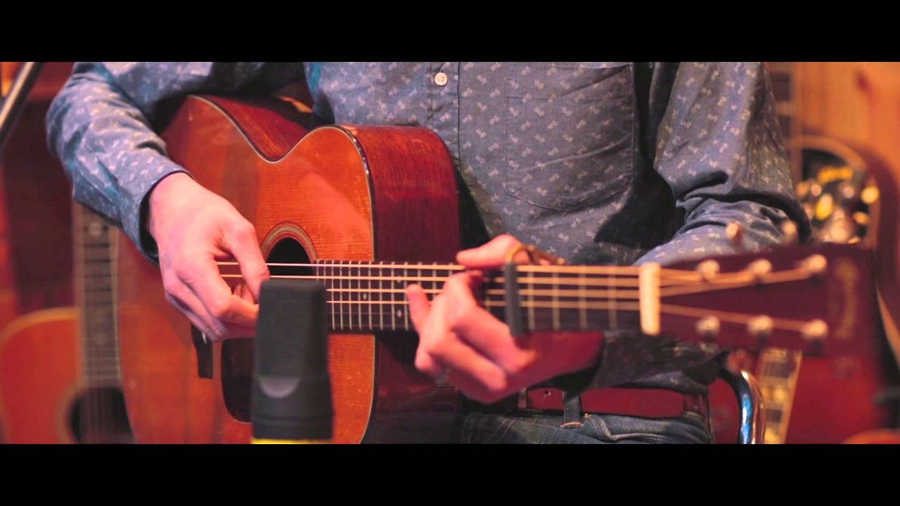 Acoustic Nation Presents: Dan Clews "Day and Night" Live - YouTube