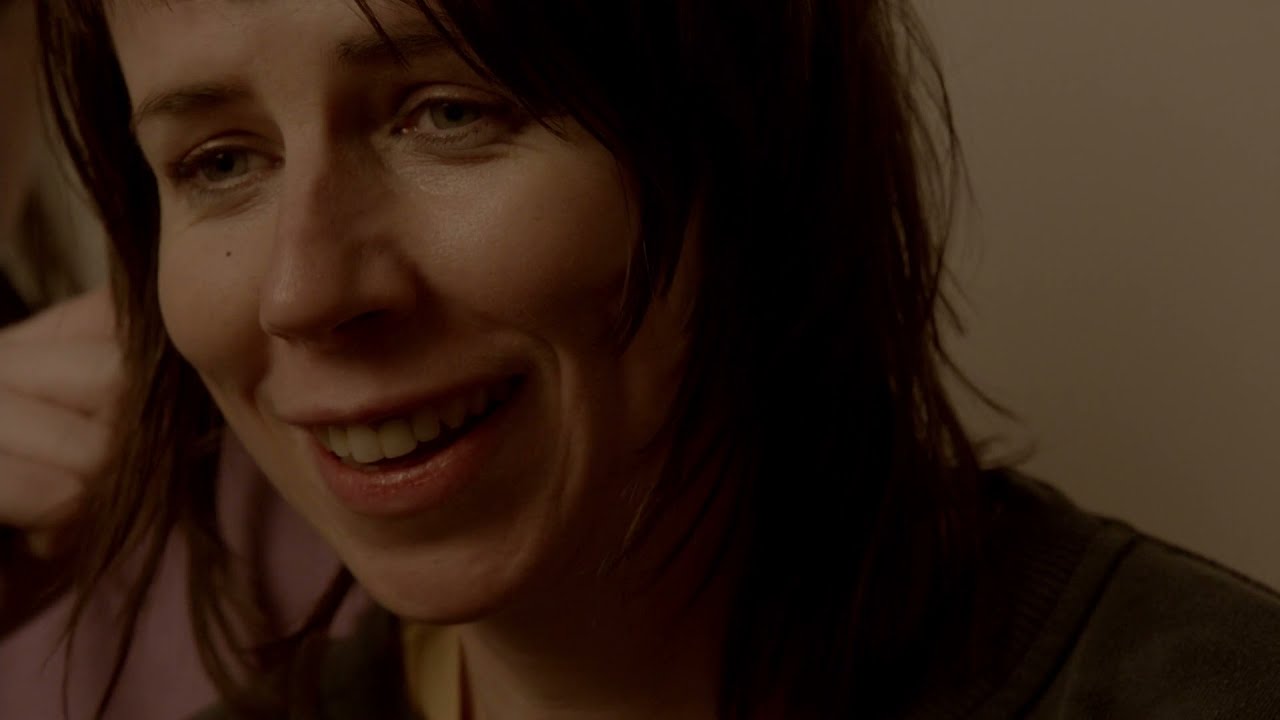 Sarah Kinlen Showreel FULL v2 - YouTube